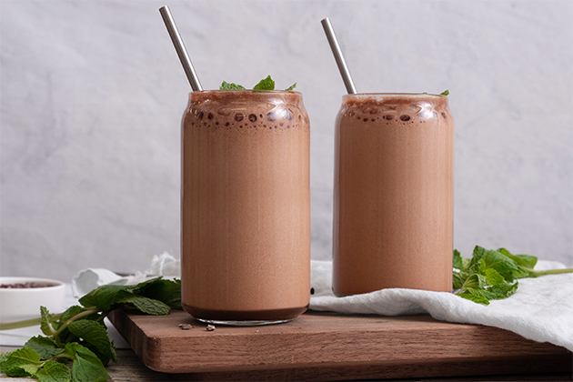 Keto Mint Chocolate Protein Shake | In The Raw® Sweeteners
